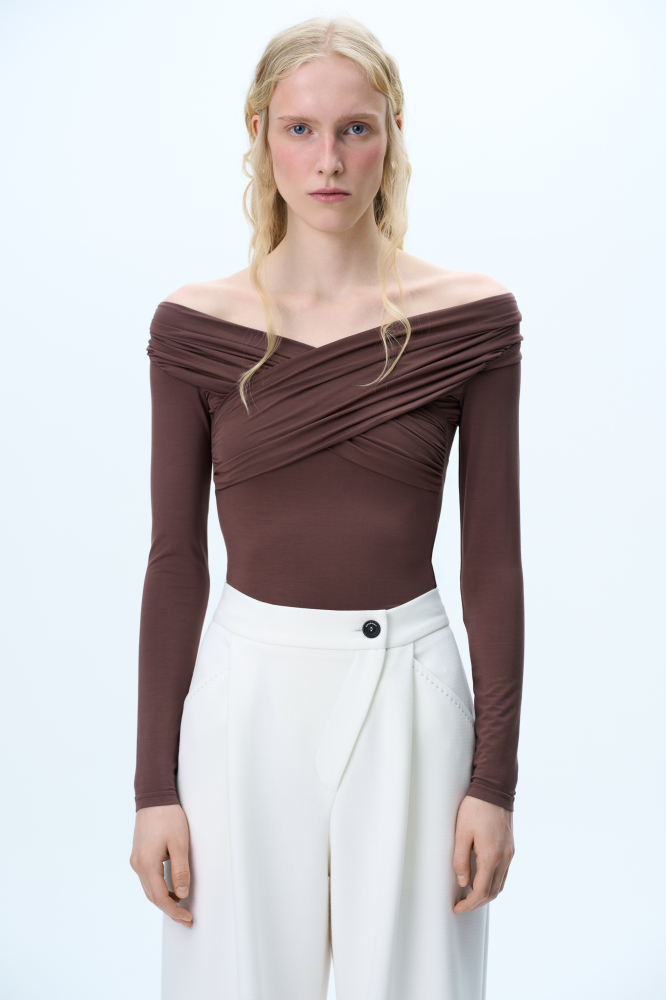 Топ с драпировкой на груди купить в интернет-магазине BRUSNIKA | Каталог топы из вискозы